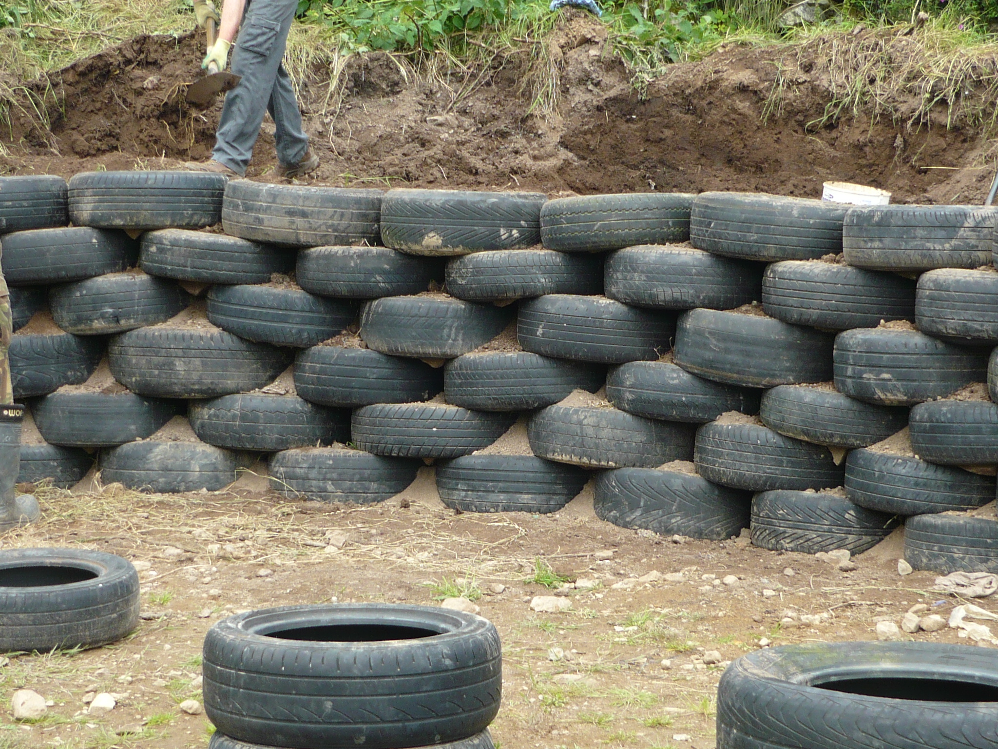 Building with tyres. – thegreenerdream