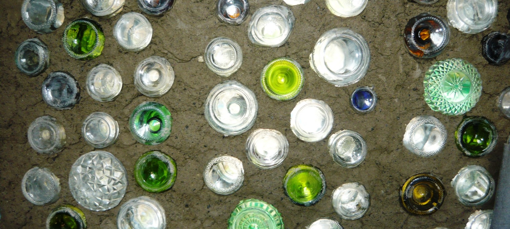 glass bottle wall – thegreenerdream
